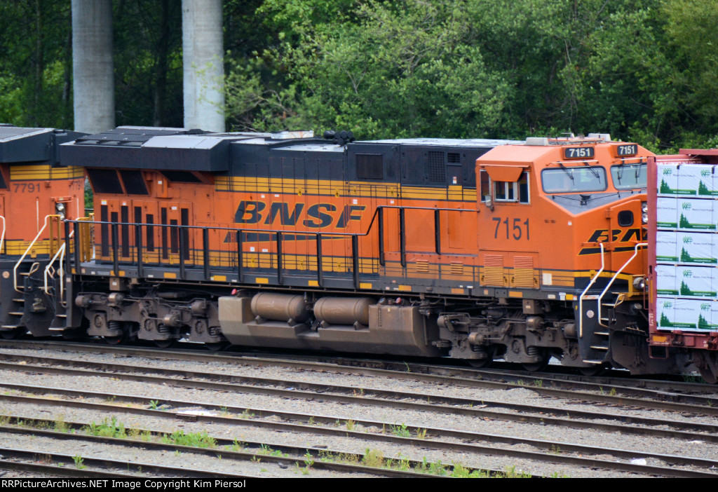 BNSF 7151